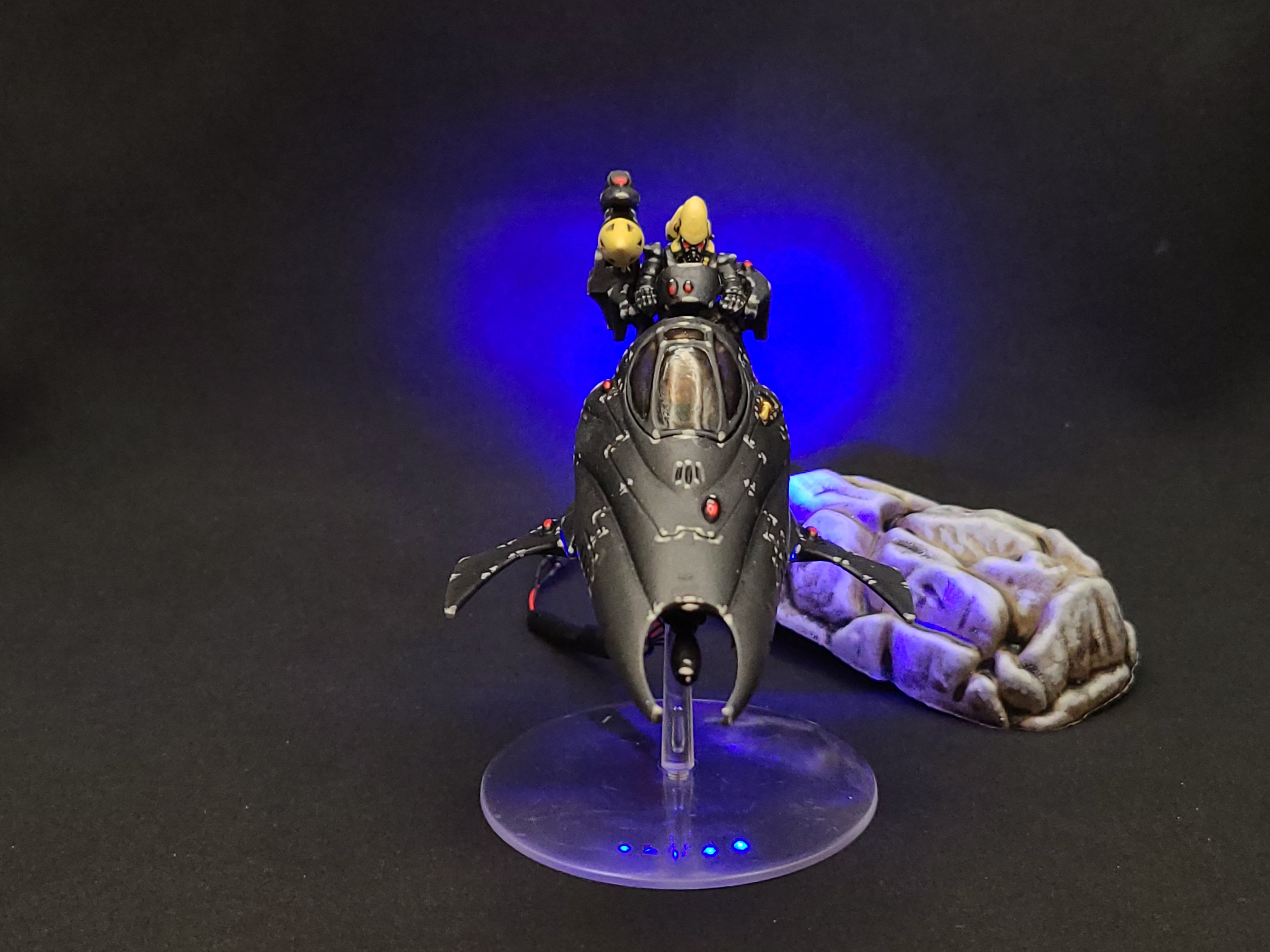 “Vypers, ready to sting.” – Eldar Vyper Jetbike – Twitchy Bristles Painting